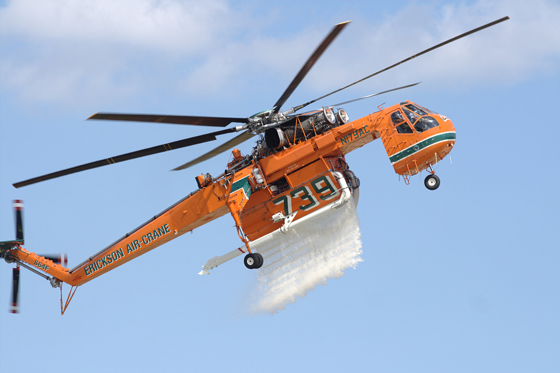 The Sikorsky S-64 Skycrane: The Helicopter That Carries the World ...